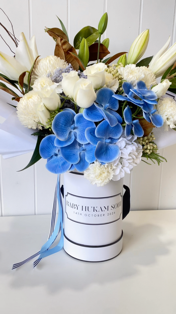 TOUCH OF BLUE MIXED BLOOMS White Box – Cartel Flowers