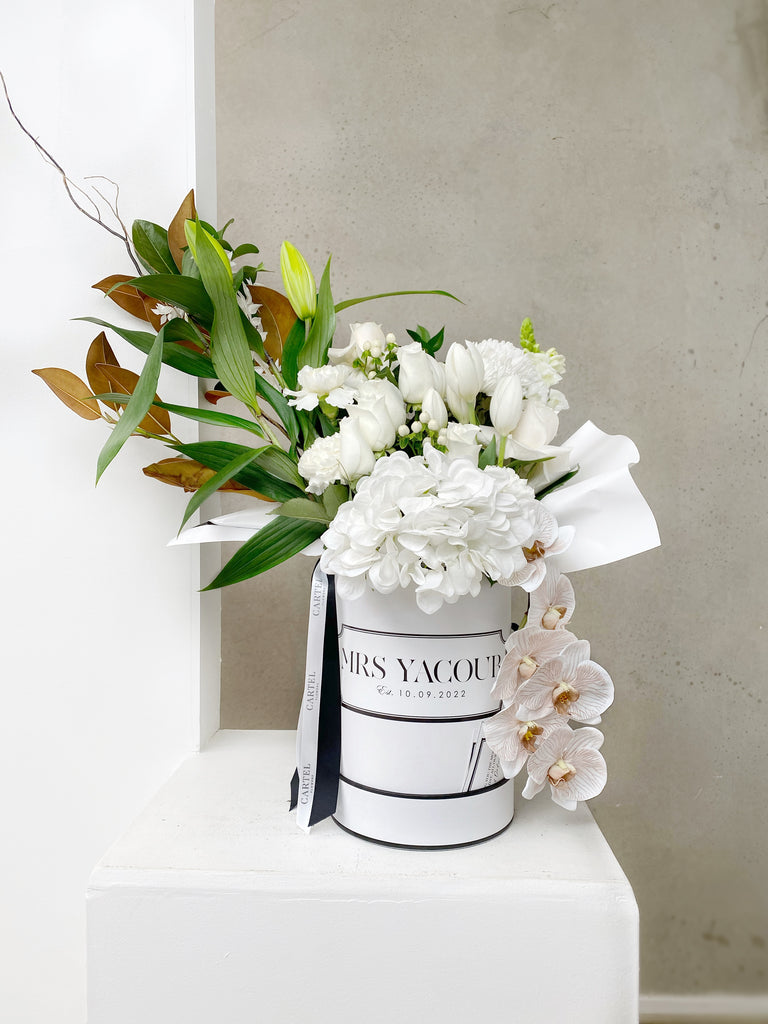 WHITE & GREEN MIX BLOOMS White Box – Cartel Flowers